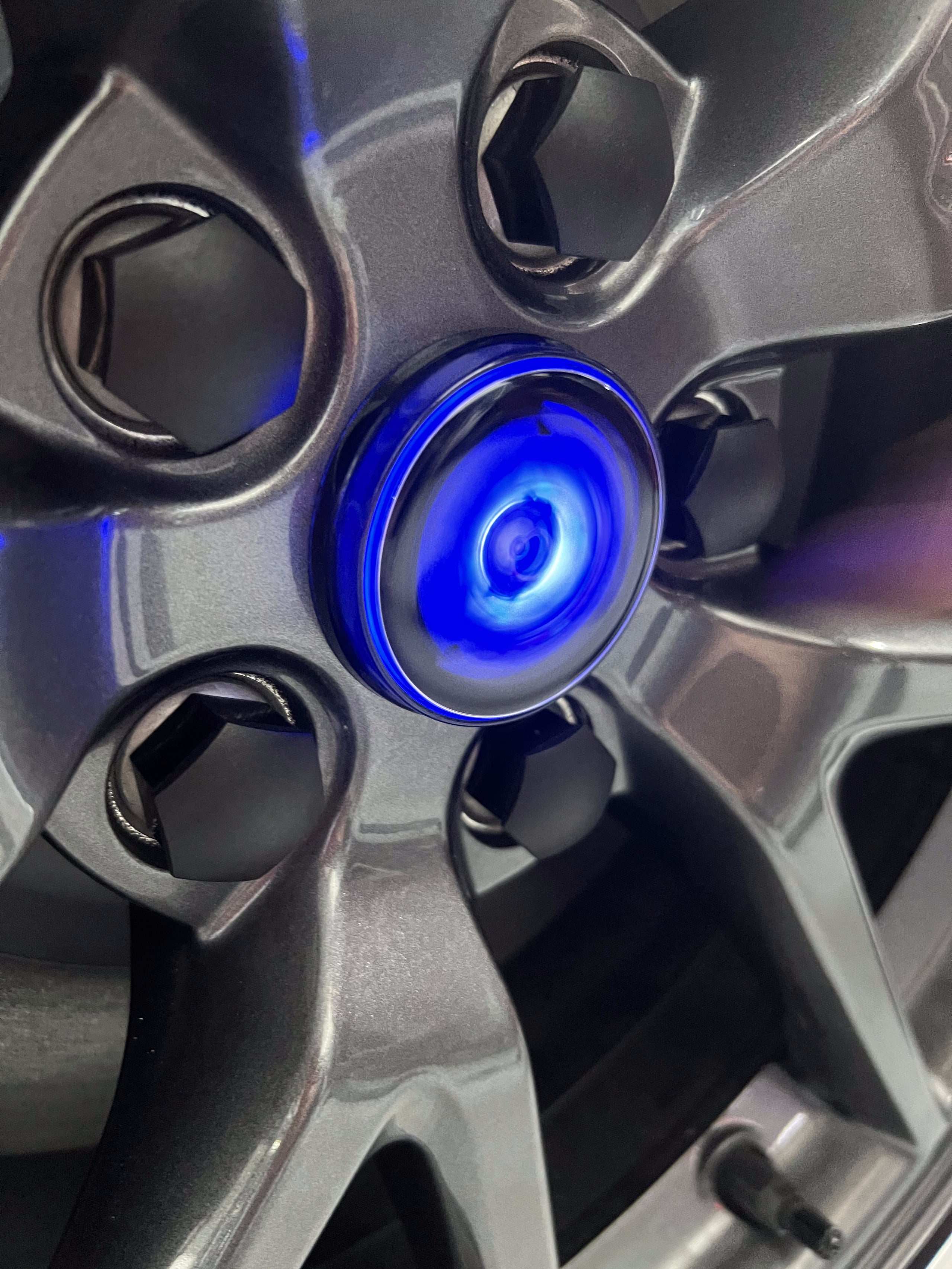 Self Levelling, Illuminating Centre Caps | Concept EV